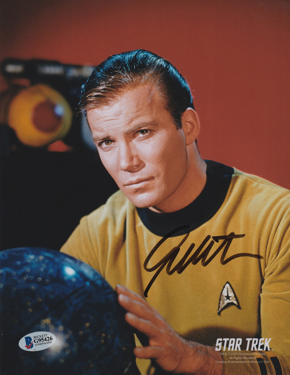 William Shatner Captain Kirk Signed Beckett Authenticated Star Trek 8x – DOTD Dist.